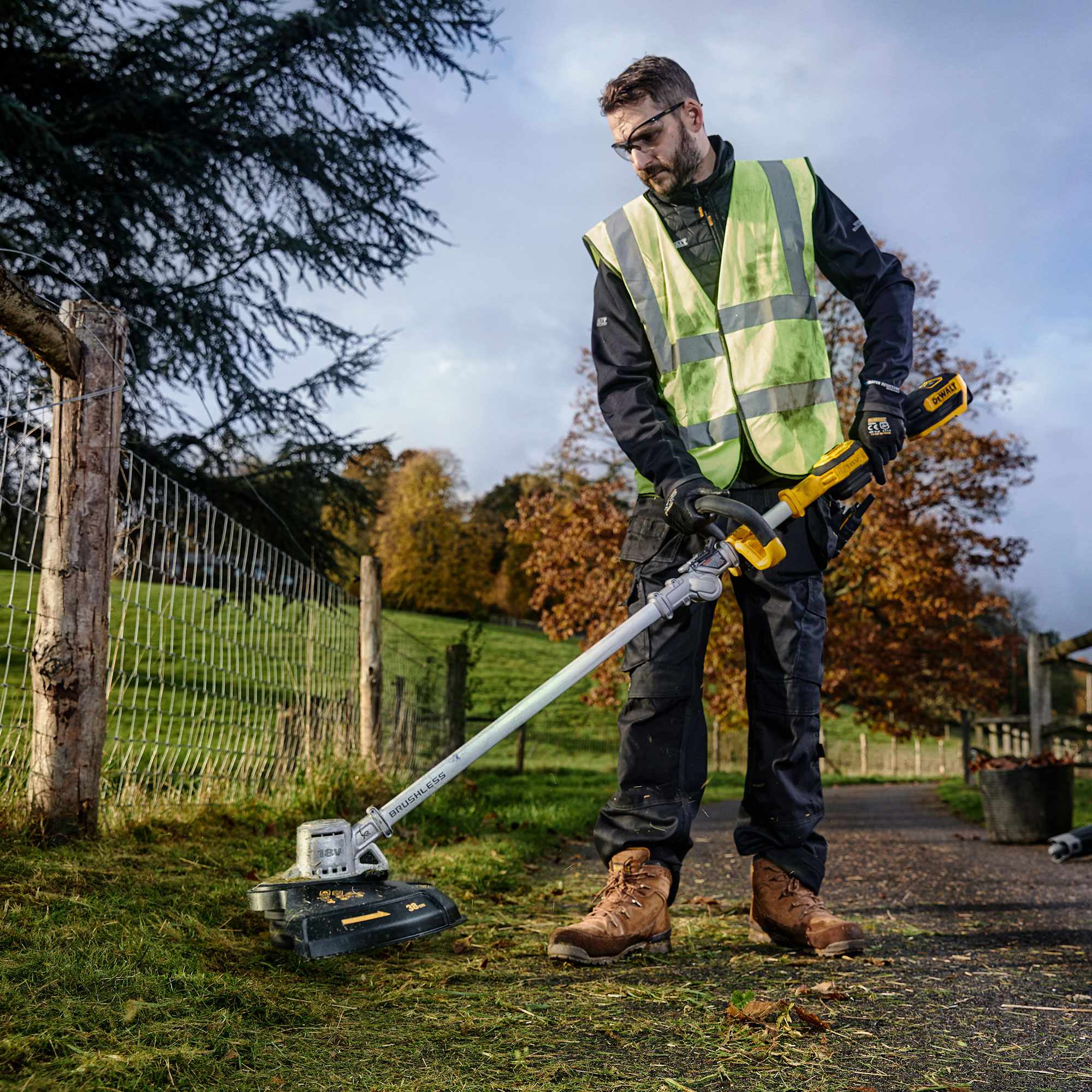 DeWalt DEWALT DCMST561P1 18v Brushless String Trimmer 1x5ah - ToolStore UK