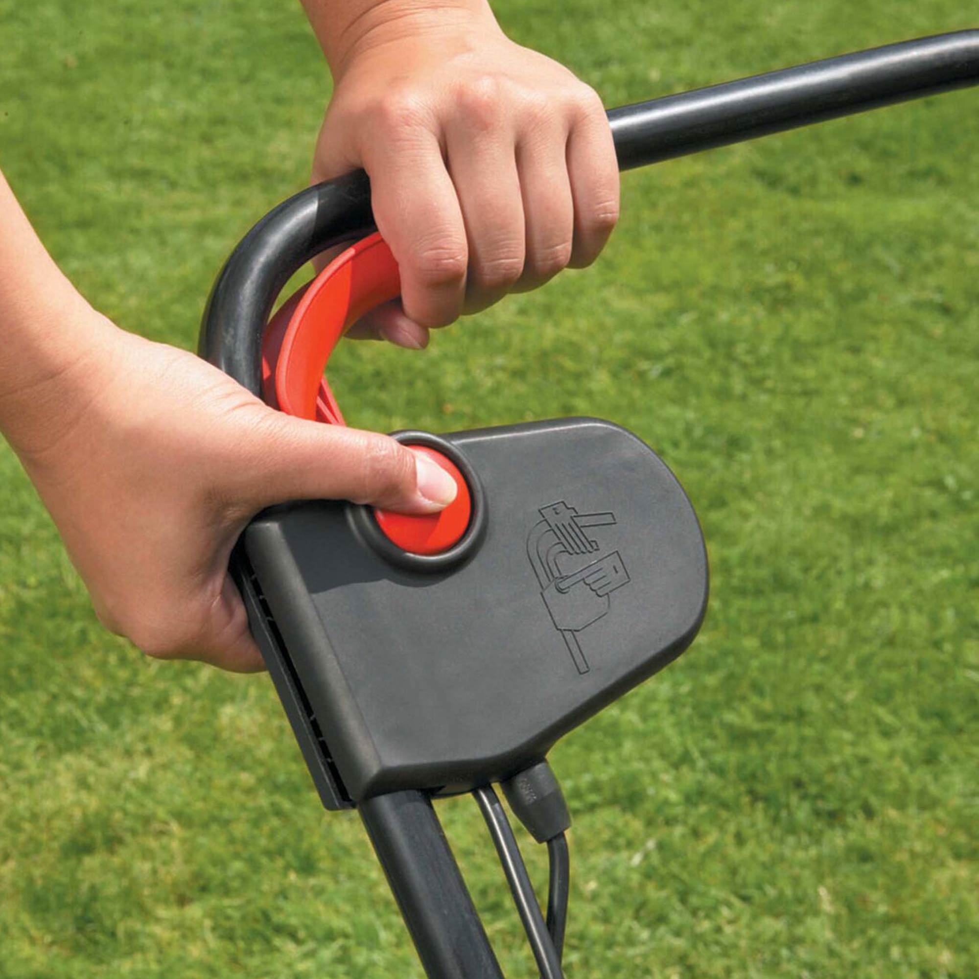 BLACK AND DECKER GD300-GB 240v 600w Lawn Raker/Moss Remover - ToolStore UK