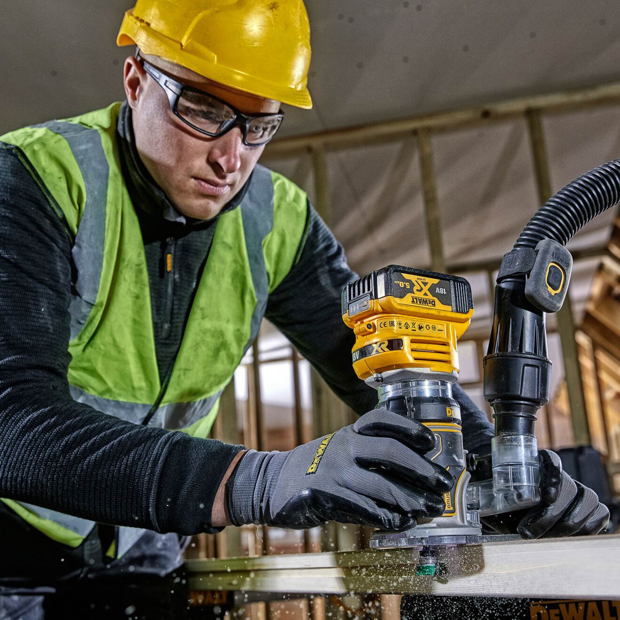 DeWalt DCW604NT 18v XR Brushless Router/Trimmer - ToolStore UK