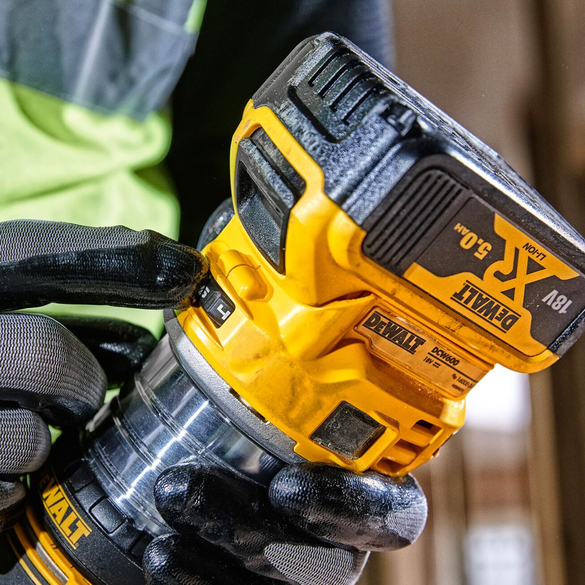 DeWalt DCW604NT 18v XR Brushless Router/Trimmer - ToolStore UK