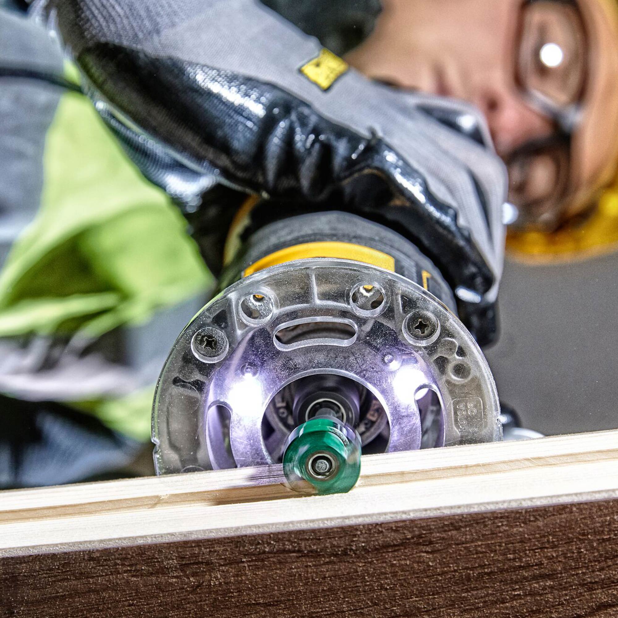 DeWalt DCW604NT 18v XR Brushless Router/Trimmer - ToolStore UK