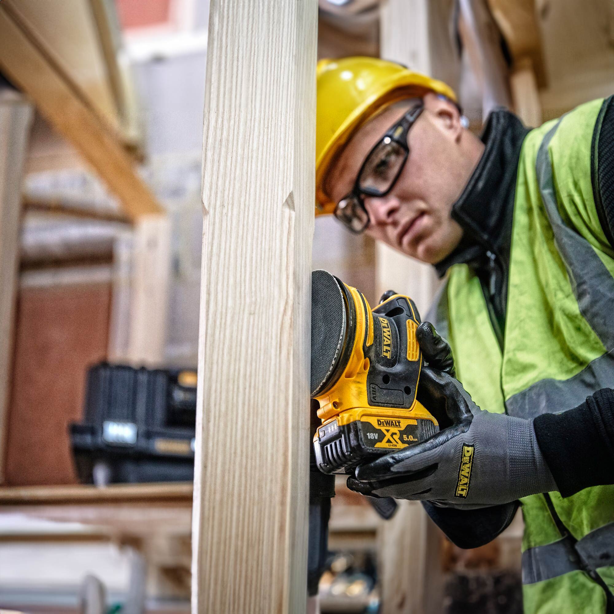 DEWALT DCW210N 18v Brushless Random Orbit Sander - ToolStore UK
