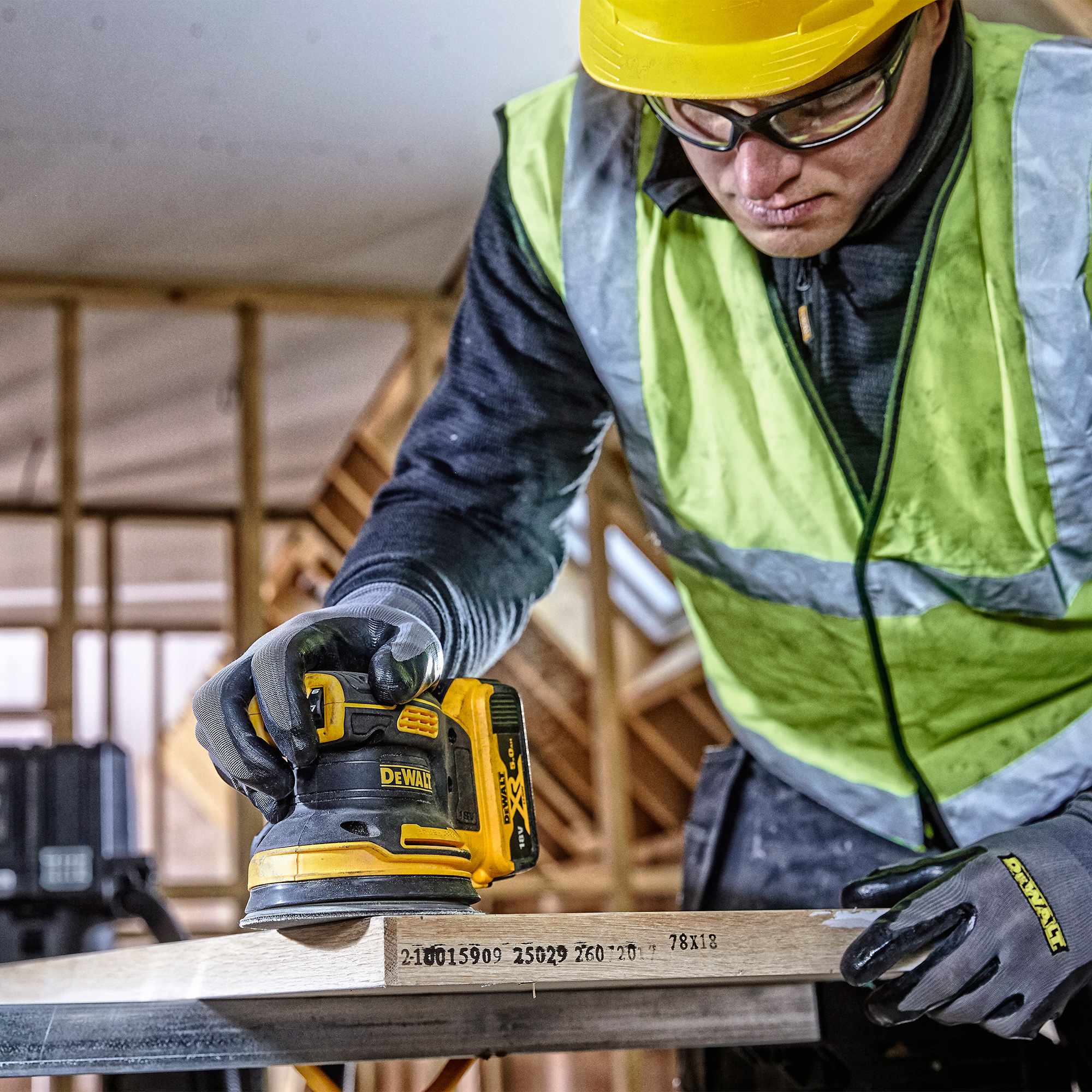 DEWALT DCW210N 18v Brushless Random Orbit Sander - ToolStore UK