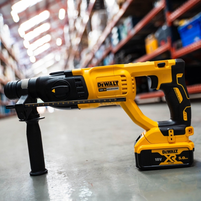 DeWalt DEWALT DCK2071P2T 18v Brushless DCH133/DCD796 Twin Pack with ...