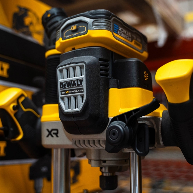 DEWALT DCW620H2 18v Brushless 12mm Router with 2x5ah Powerstack ...