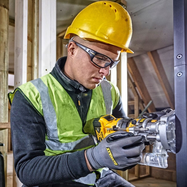 DeWalt DCW604NT 18v XR Brushless Router/Trimmer - ToolStore UK